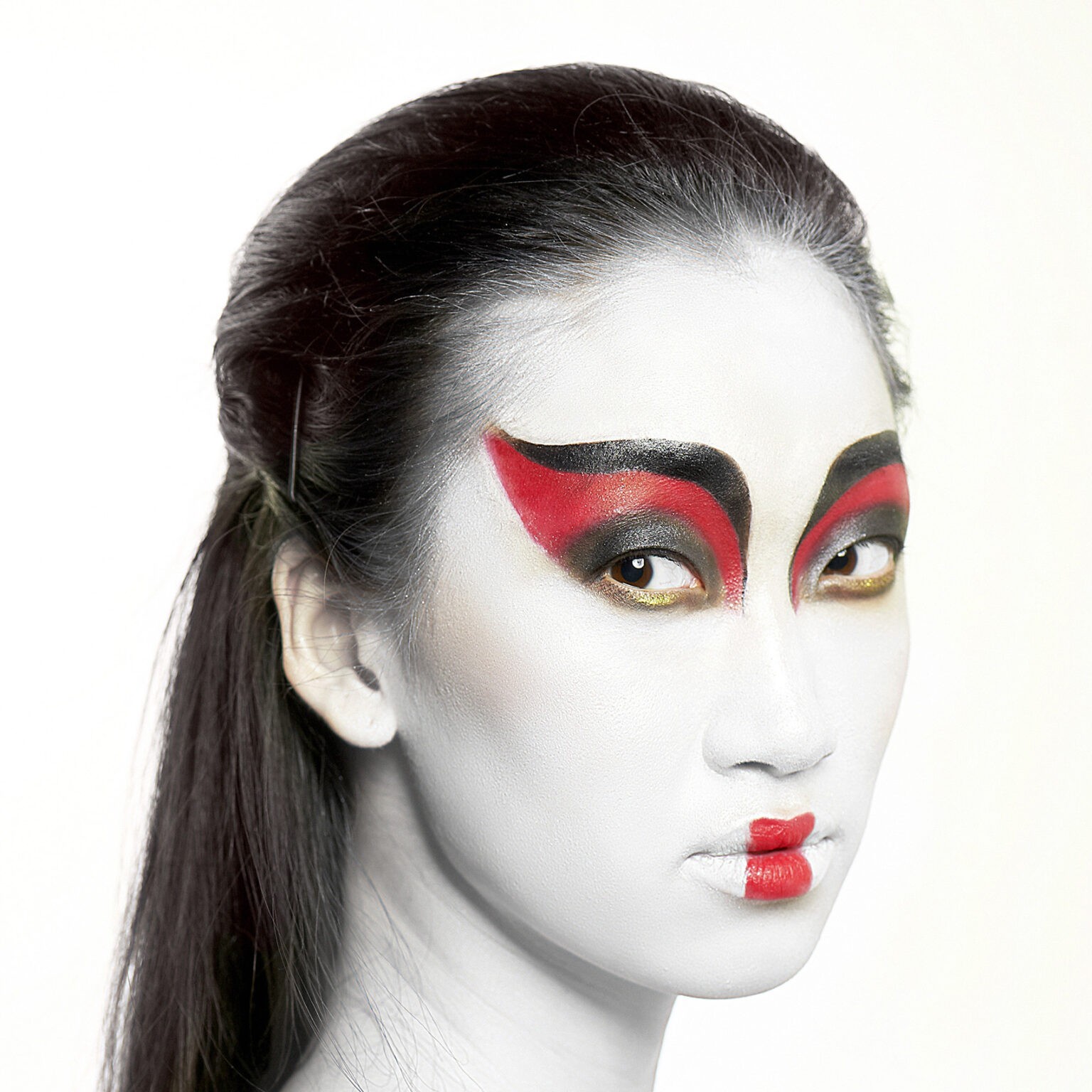 Istoria machiajului | Beauty Factory